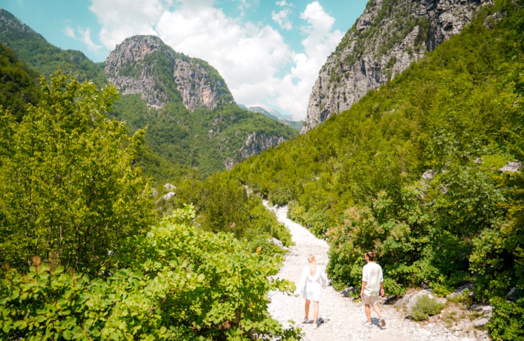 A Guide to Theth: Albania’s Mountain Paradise - Scratch your mapa
