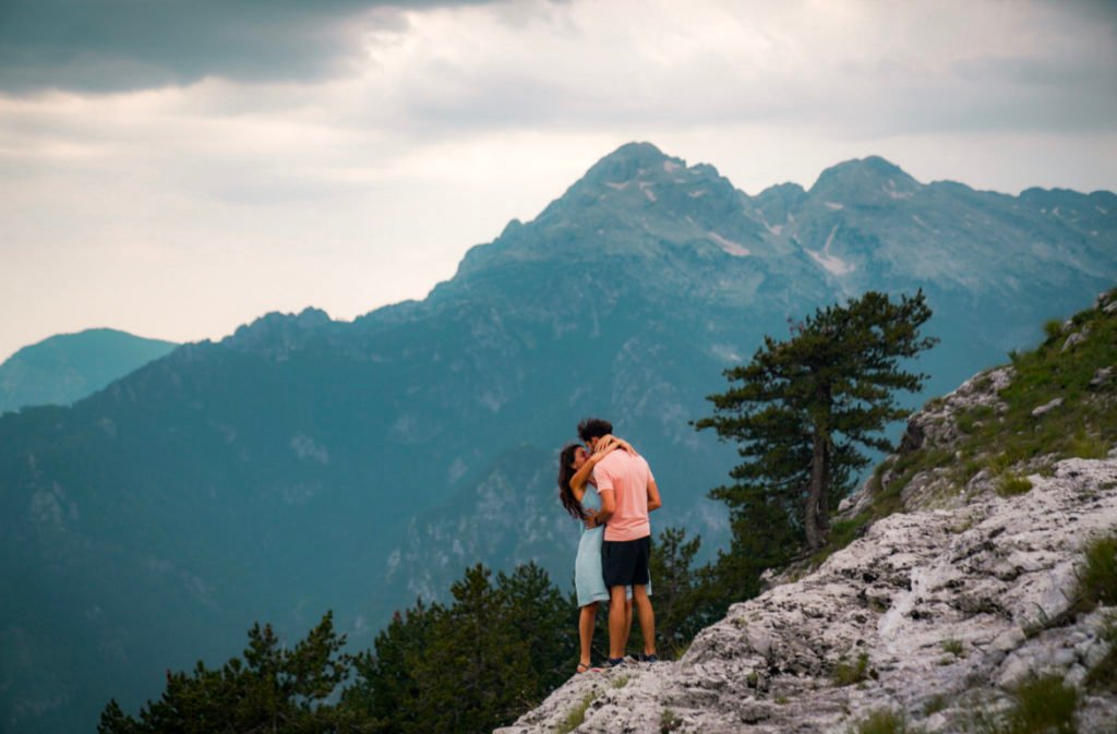 A Guide to Theth: Albania’s Mountain Paradise - Scratch your mapa