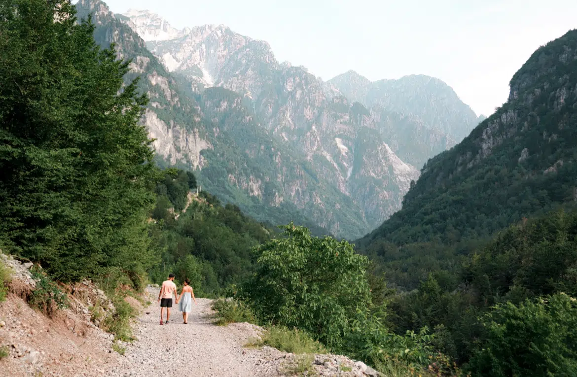 A Guide to Theth: Albania’s Mountain Paradise - Scratch your mapa