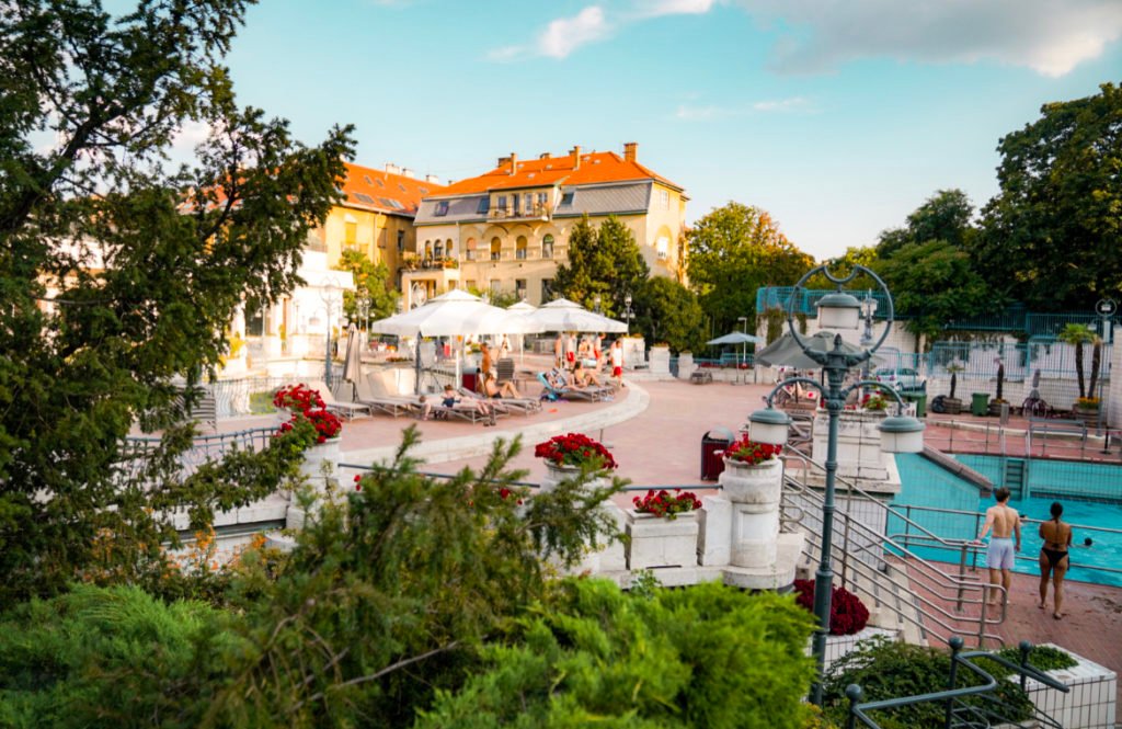 The 10 Top Things to Do in Budapest - Scratch your mapa