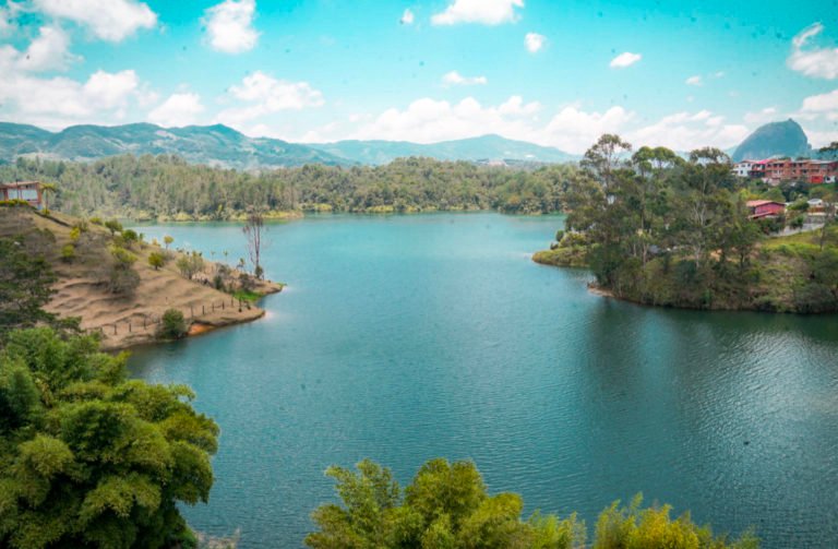 Why You Should Visit Guatape, Colombia - Scratch your mapa