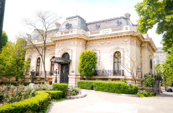 The 15 Best Things to Do in Bucharest for First-time Visitors - Scratch ...