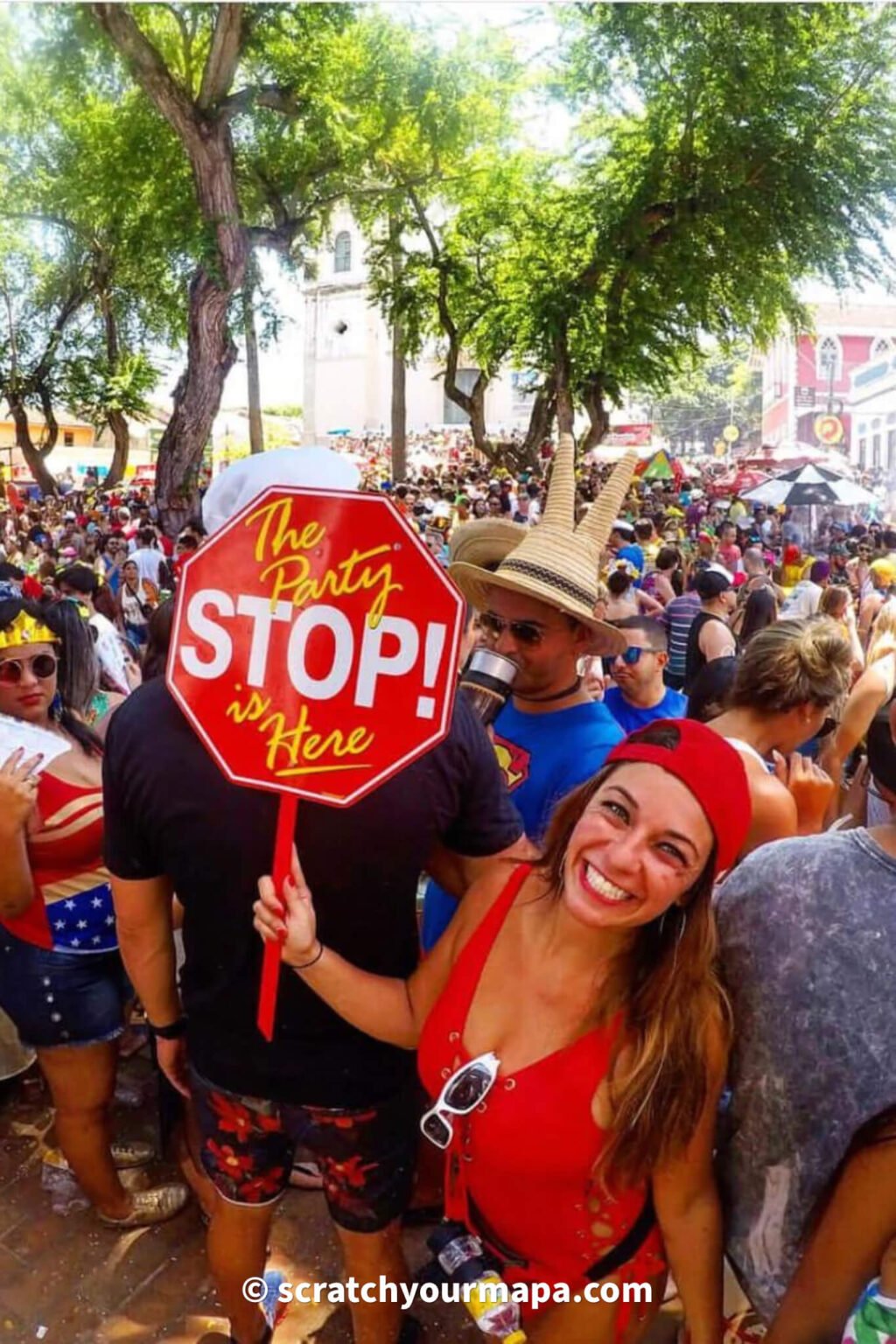 A Complete Guide to Visiting the Carnival in Brazil - Scratch your mapa