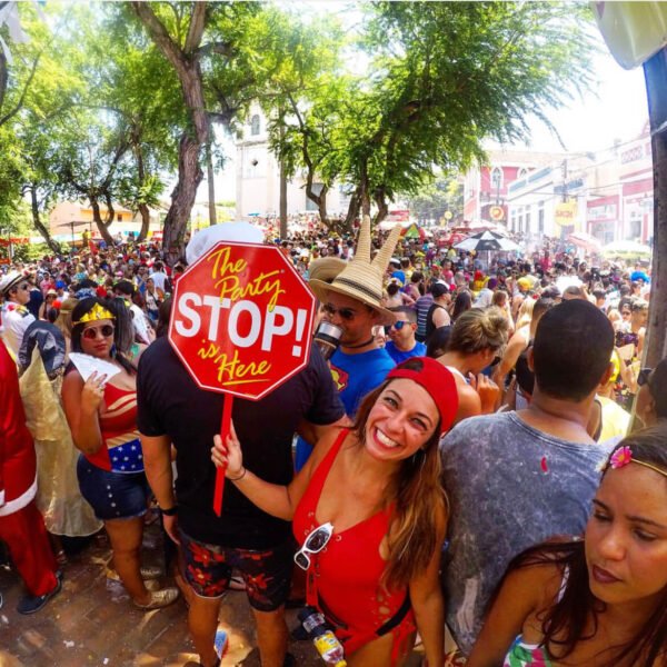 A Complete Guide to Visiting the Carnival in Brazil - Scratch your mapa