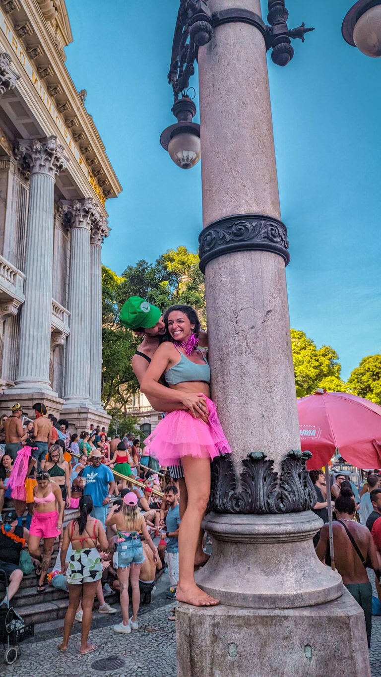 A Complete Guide to Visiting the Carnival in Brazil - Scratch your mapa