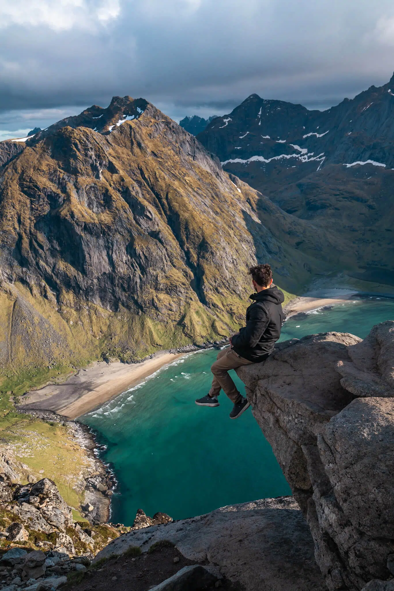 A Complete Guide for Hiking Ryten & Kvalvika Beach - Scratch your mapa