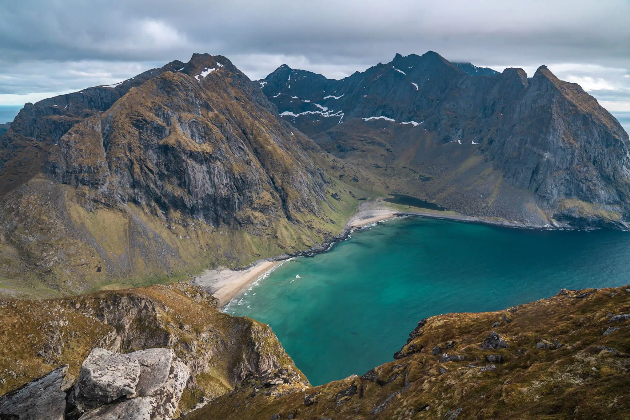 A Complete Guide for Hiking Ryten & Kvalvika Beach - Scratch your mapa