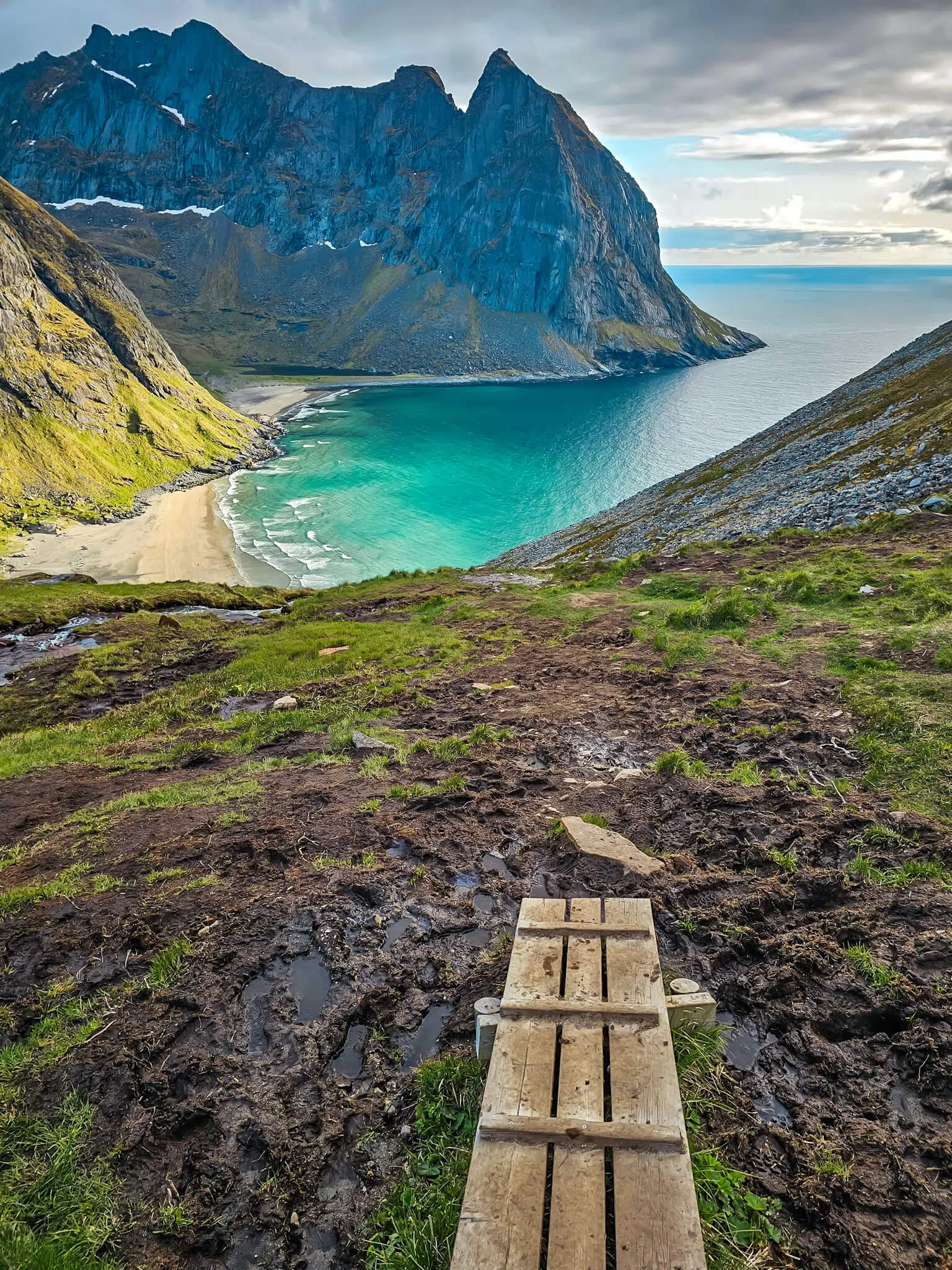A Complete Guide for Hiking Ryten & Kvalvika Beach - Scratch your mapa