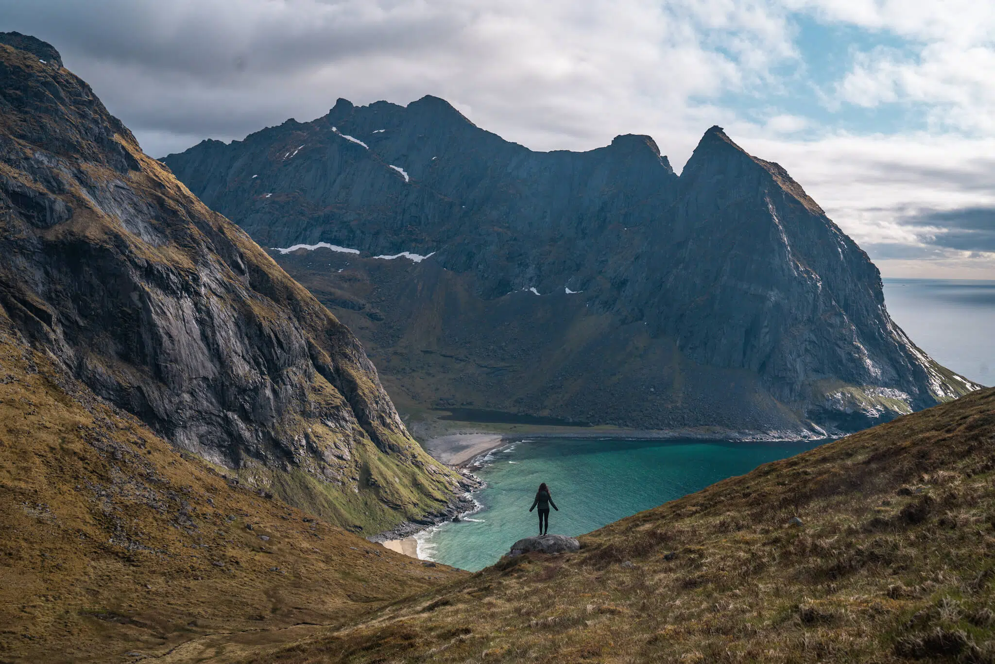 A Complete Guide for Hiking Ryten & Kvalvika Beach - Scratch your mapa