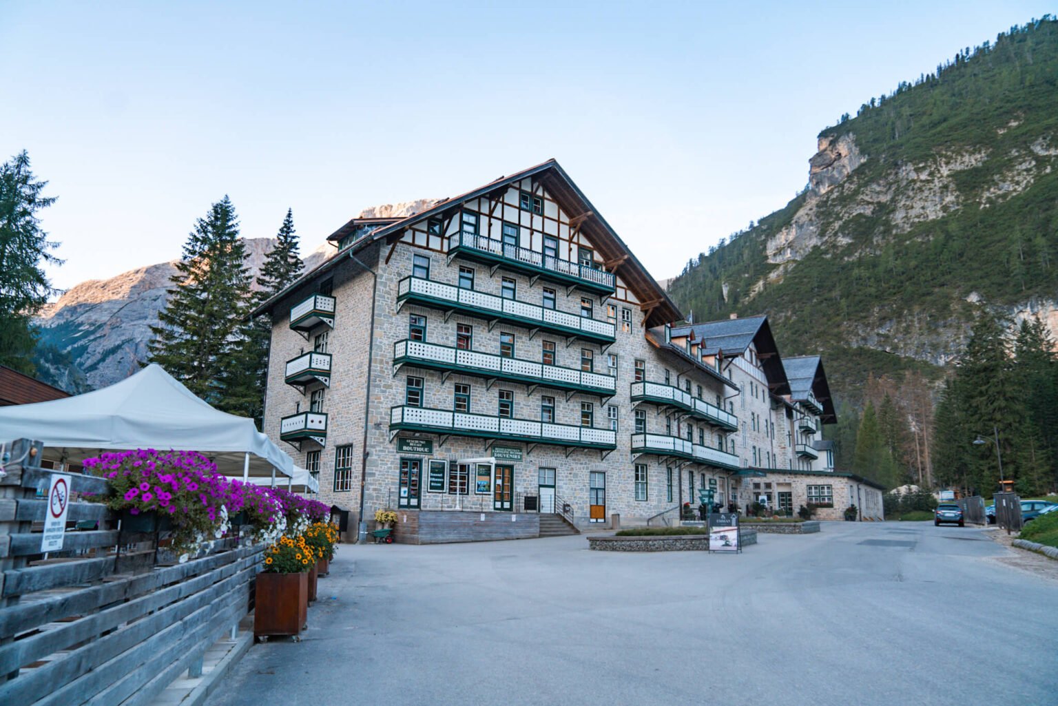 A Complete Guide for Visiting Lago di Braies in 2023 - Scratch your mapa