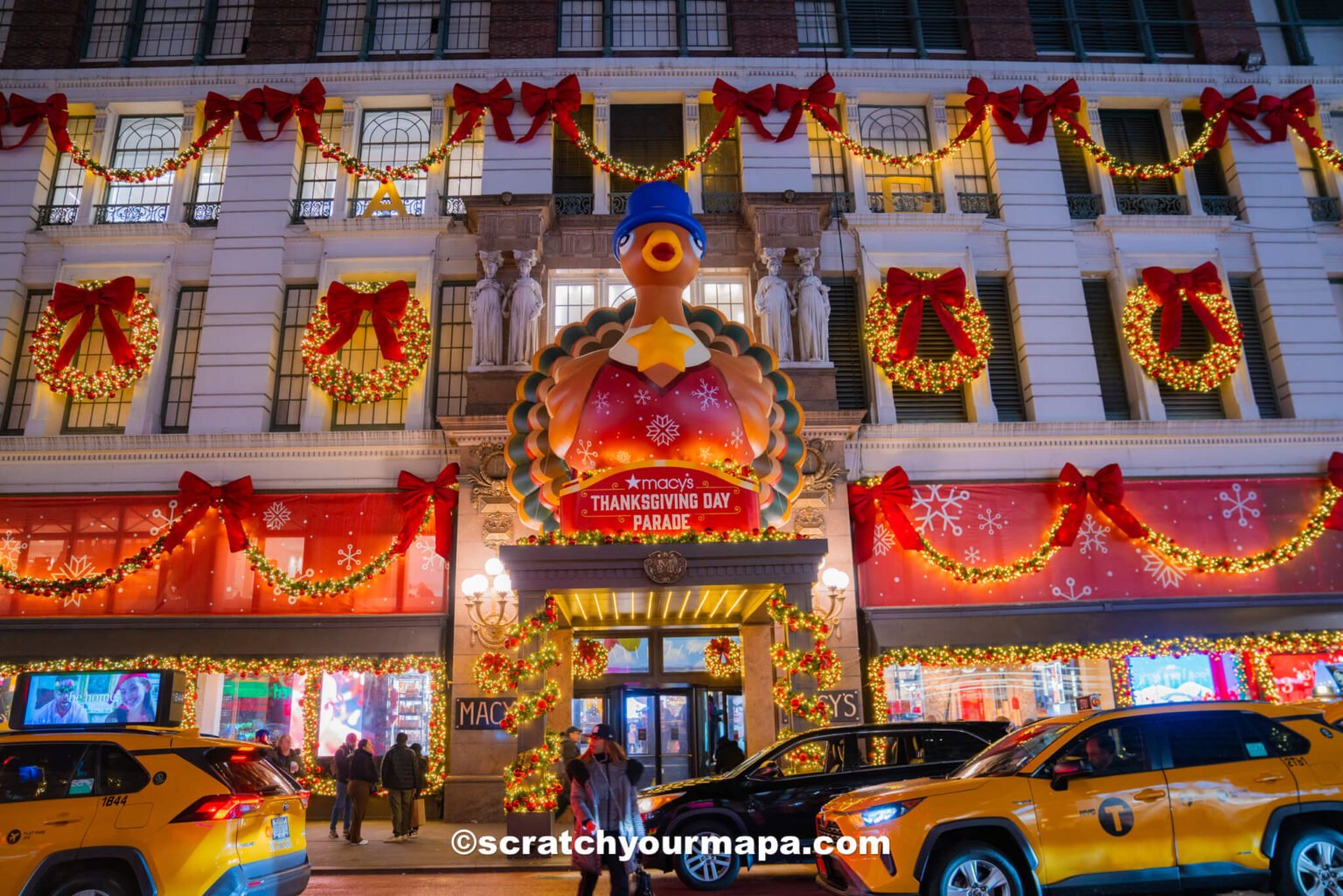The 13 Best Holiday Window Displays in NYC - Scratch your mapa