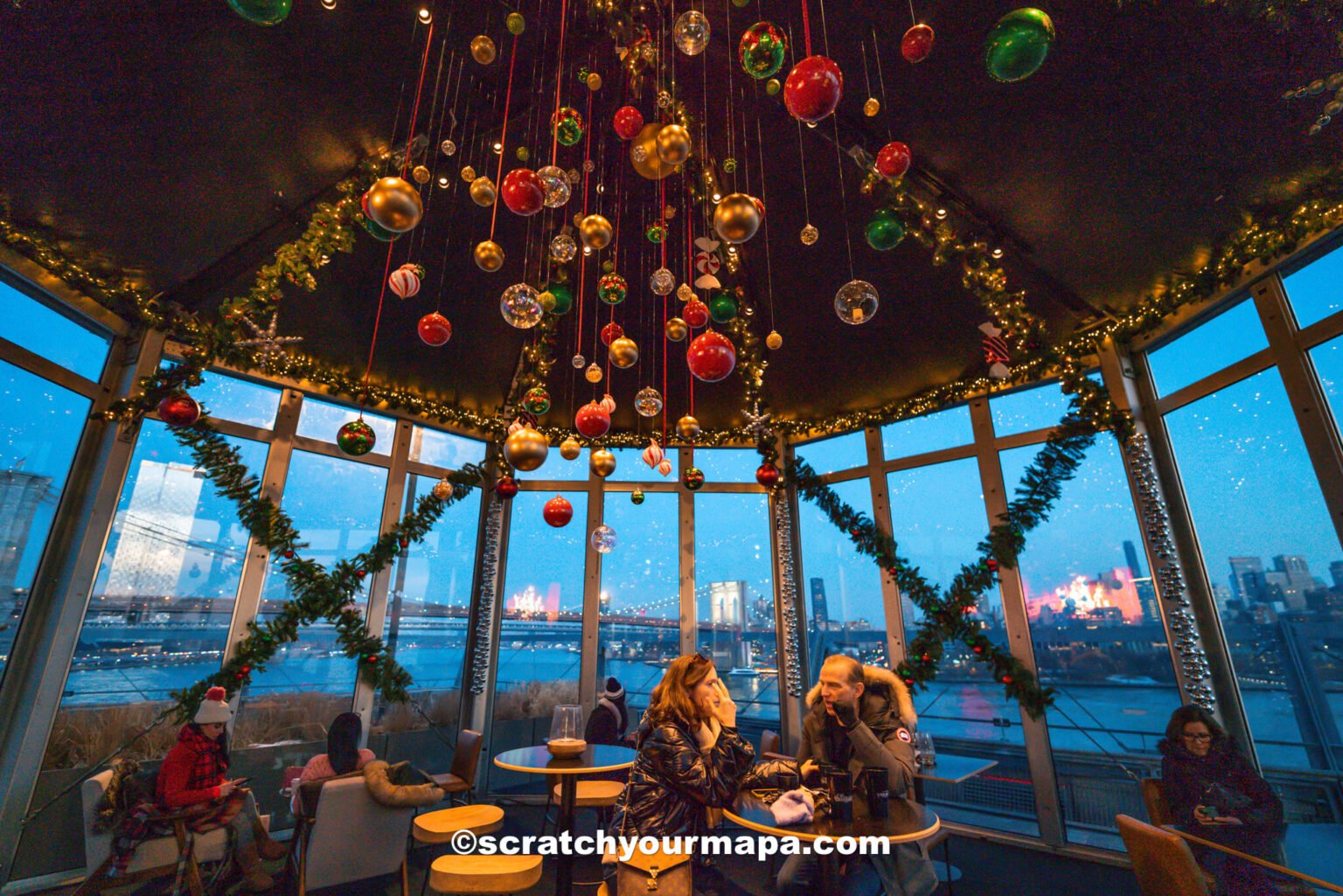 17 Stunning & Festive Christmas Restaurants in NYC - Scratch your mapa