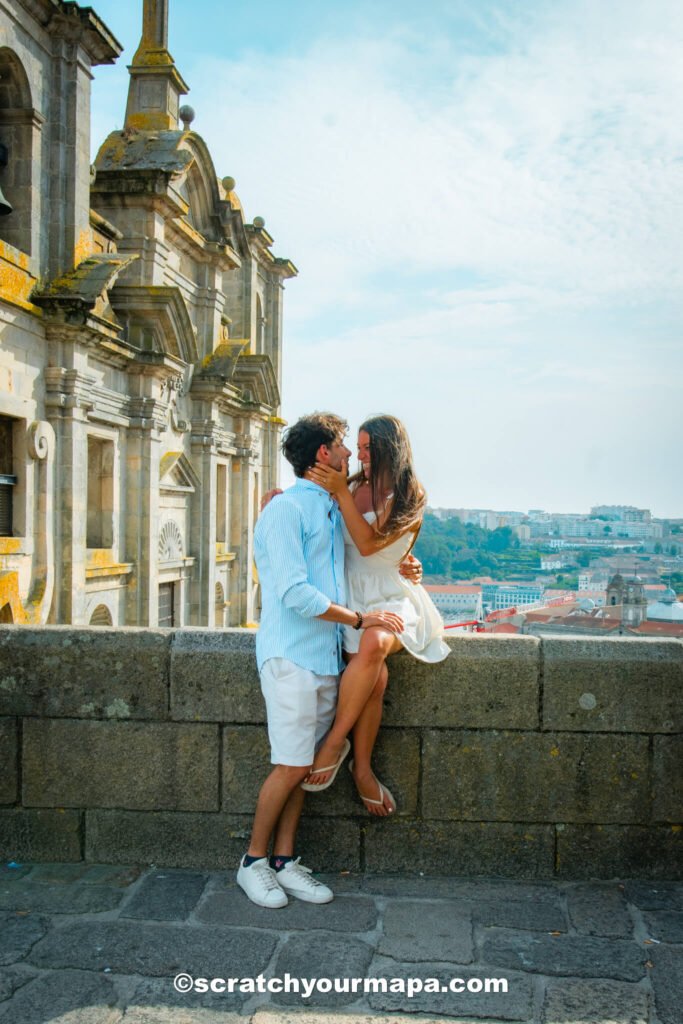 A Complete Guide for Getting Around Porto, Portugal - Scratch your mapa