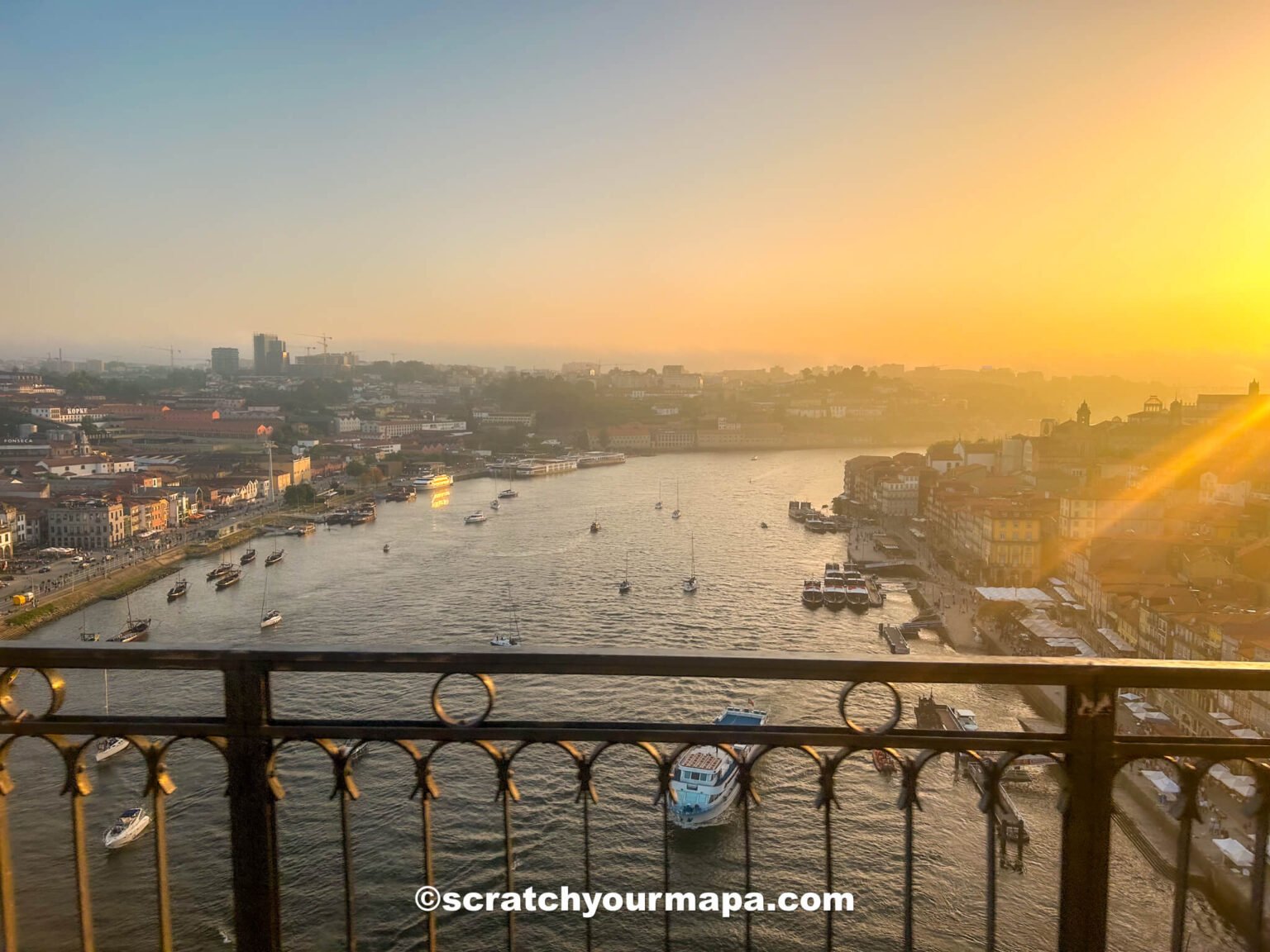 A Complete Guide for Getting Around Porto, Portugal - Scratch your mapa